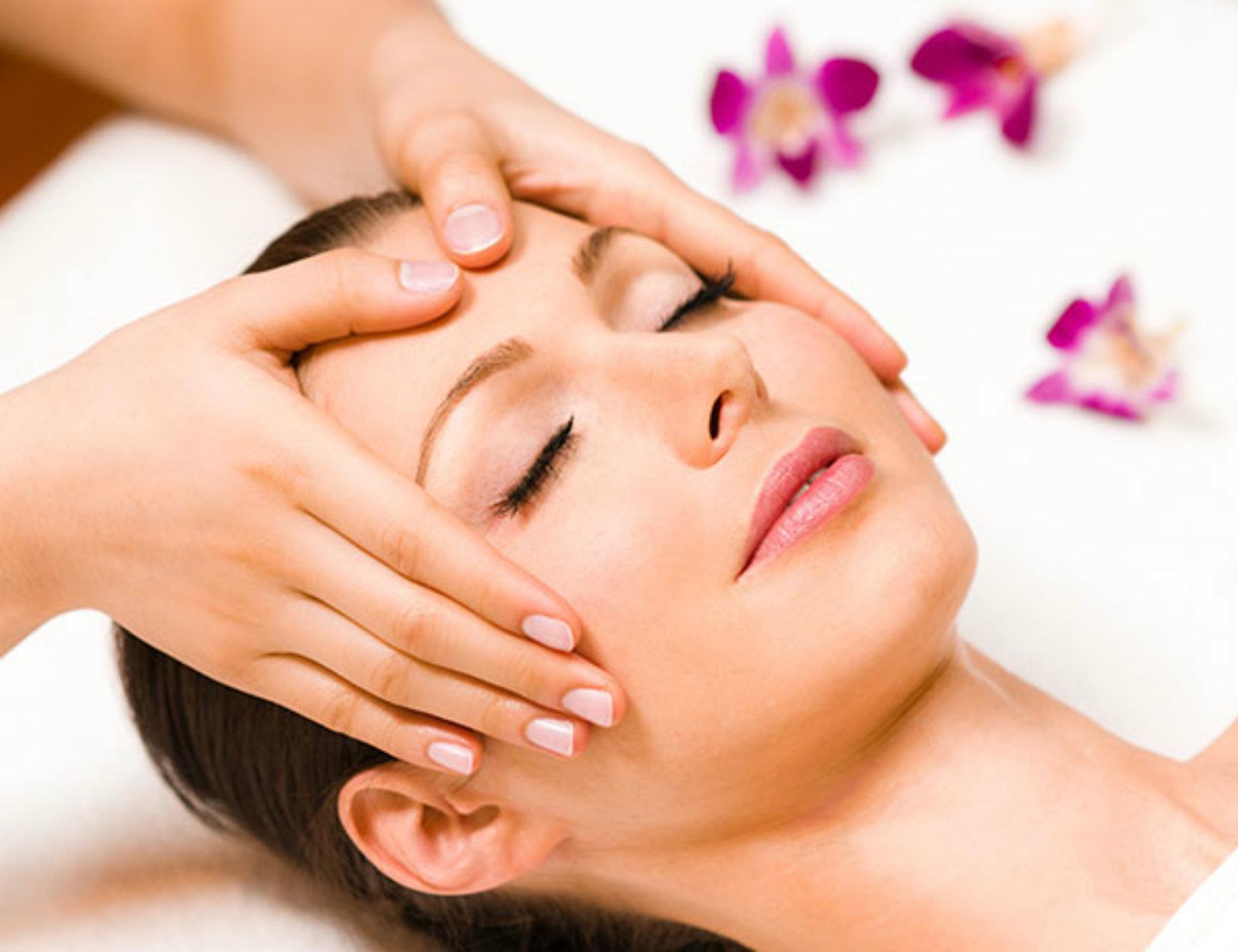 Soin Du Visage Aux Huiles Bio Plus De 1500 Idées Cadeaux